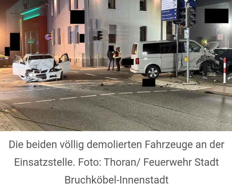 Sechs Verletzte und zwei Fahrzeuge die einen Totalschaden erlitten haben ist die Bilanz eines ...